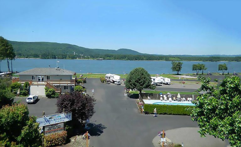 An RV park on the Columbia RIver in Washington Puts you Near the Water
