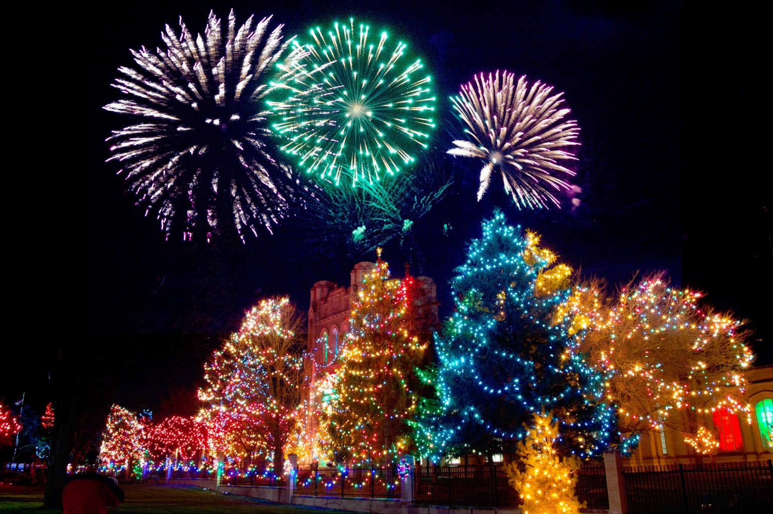 Take a shine to Holiday Lighting Displays across the U.S. | Good Sam